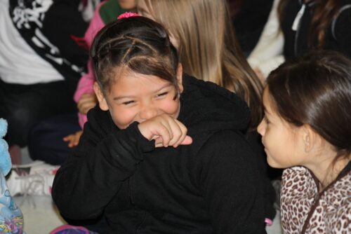 「laugh」「giggle」「chuckle」など “笑う” 表現の違いについて | Kannon English