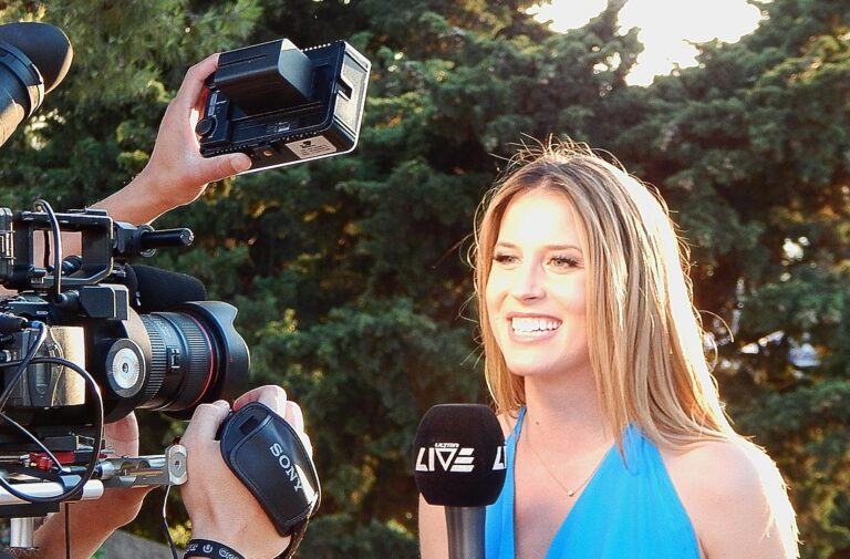 「inform」「notify」「tell」など “知らせる” 表現の違いについて | Kannon English